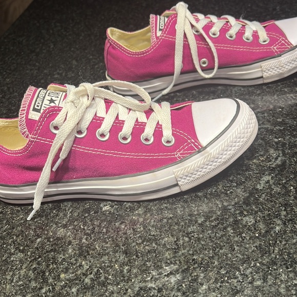 Converse | Shoes | Chuck Taylor Converse Size 7 Magenta | Poshmark